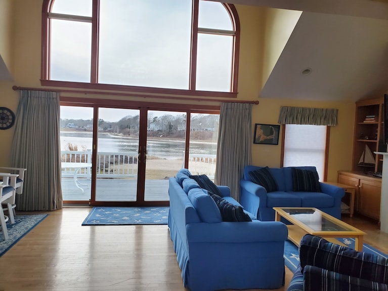 Fantastic Five Bedroom 3 1/2 Bath House On The Water In Falmouth - Old Silver Beach, MA