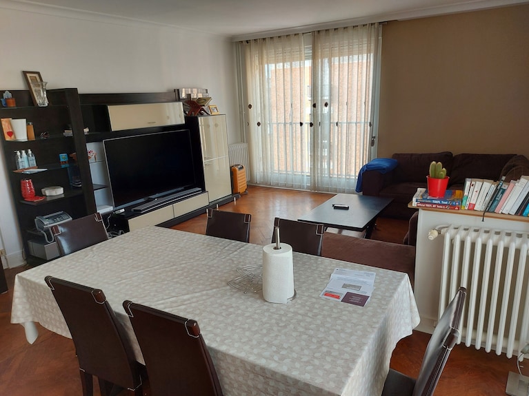 2 Bedroom Apartment, A Kitchen And Big Living Room In Paris 15 Cambronne Metro - Tour Eiffel