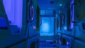 Roupas de cama premium, espaço de trabalho para notebook