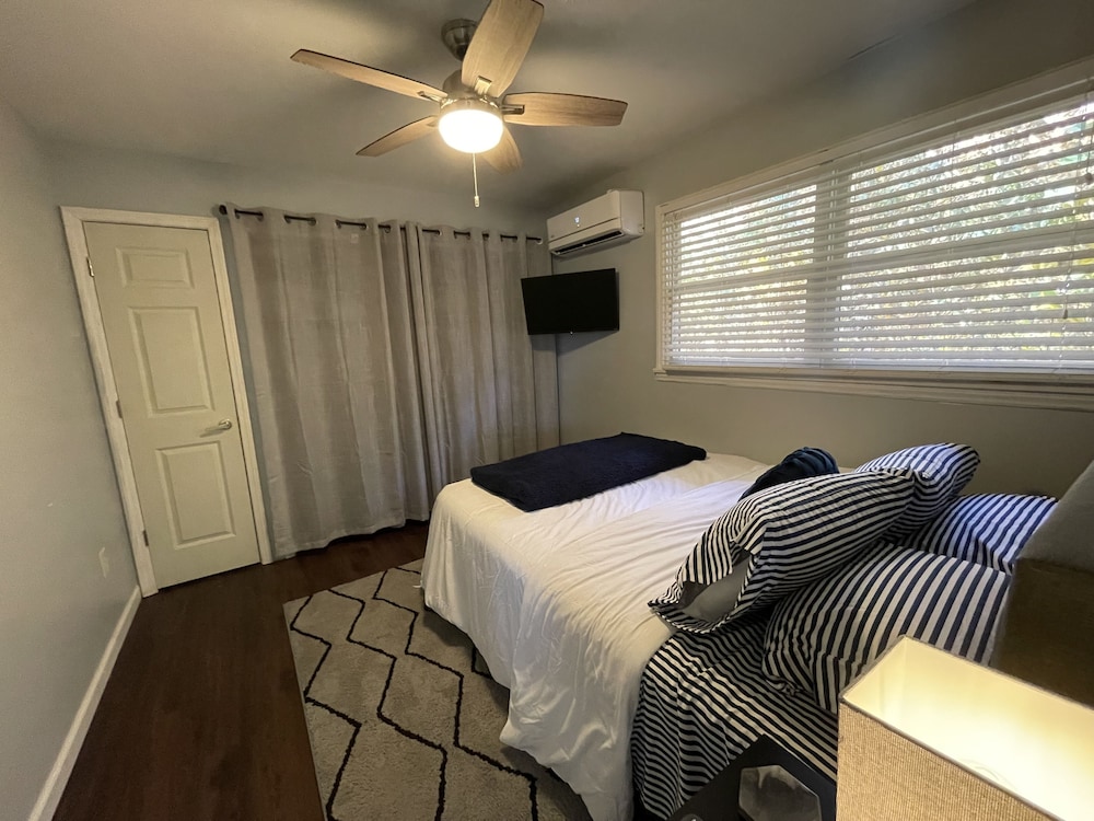 Private 2 Br Home W/ Yard & Hot Tub. 10 Min To Downtown! - Asheville, NC