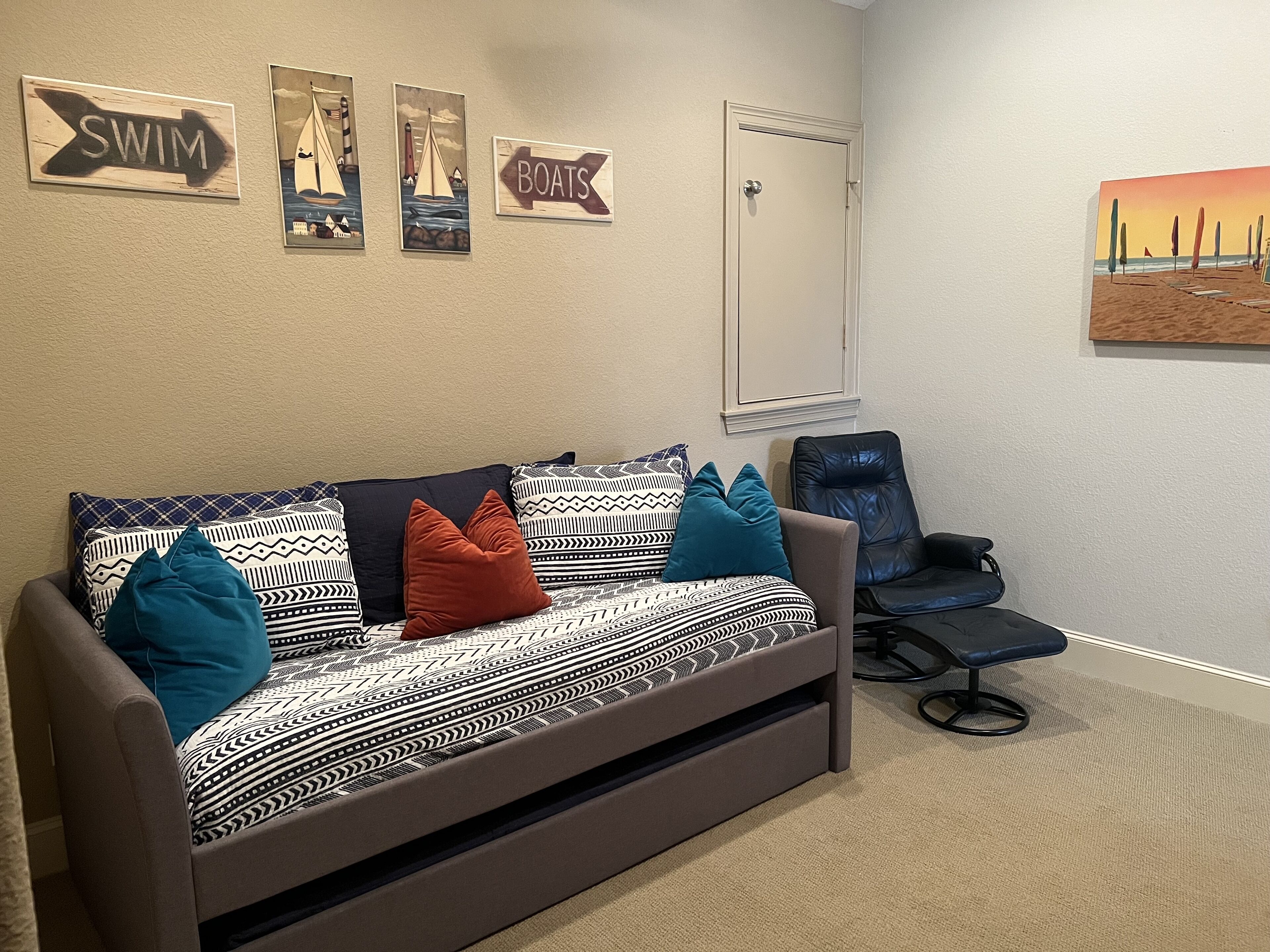 Waterfront Updated 3 Bedroom Townhome On Quiet Cove, Sleeps 10 Fully Furnished. - Conroe, TX