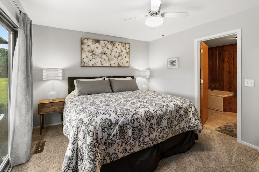 ***New!*** Relaxing Retreat With Amenities Galore! - Petoskey, MI