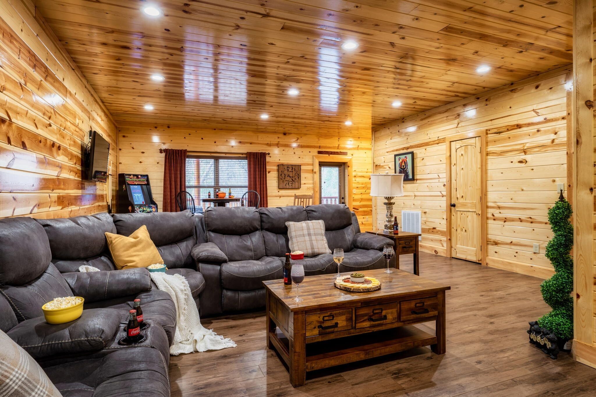 12 Incredible Pigeon Forge Cabins For Your Smoky Mountain Getaway ...