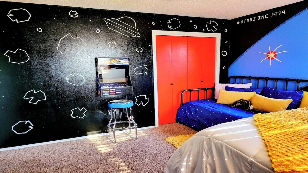 ⭐️ Gamer Haven ⭐️ Unique Arcade & Selfie Museum Vacationhome 🕹 🤳 Pets🐾 ✅ - Amarillo, TX