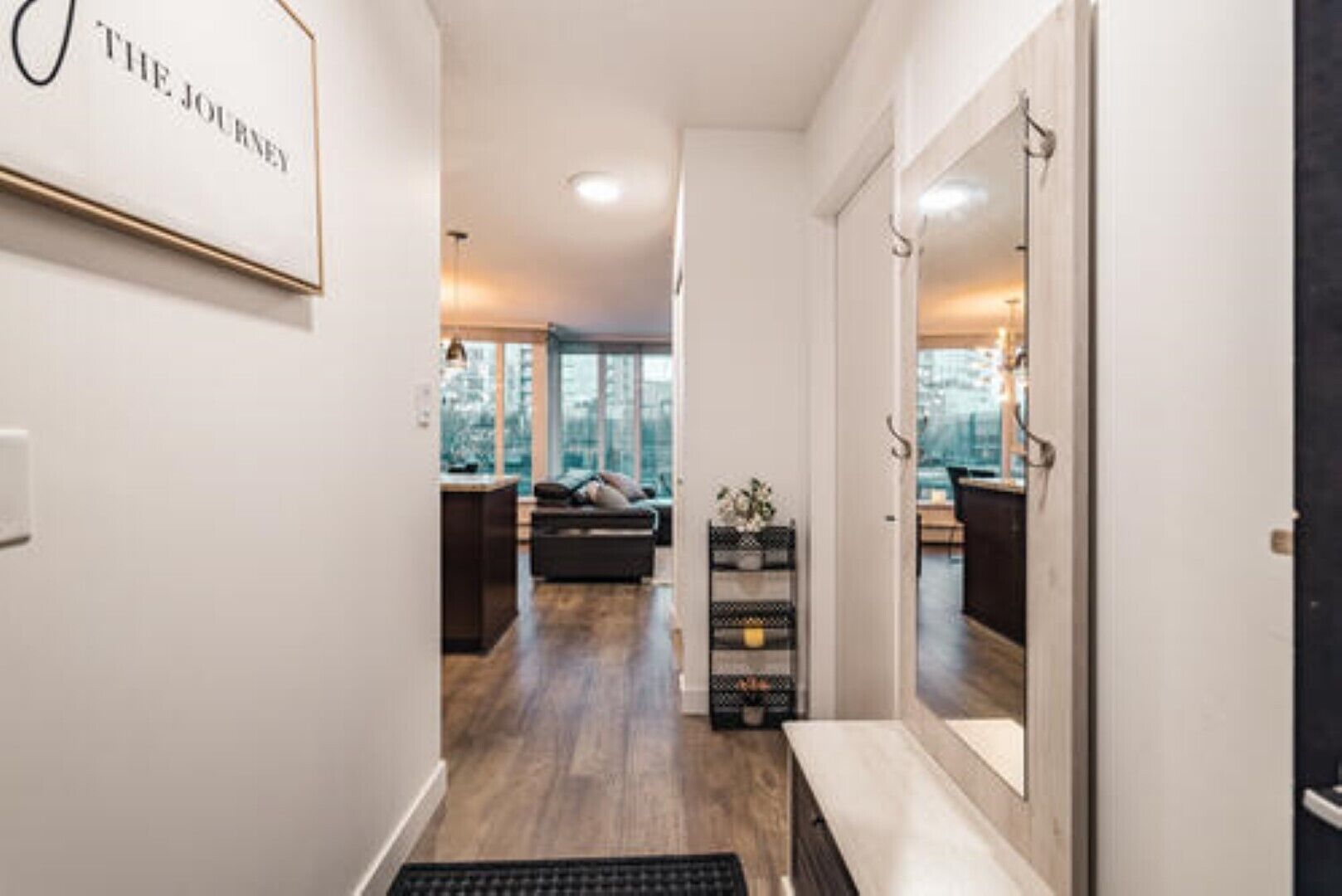 Cozy, Big Layout Lots Sunlight With King Bed; Ev Parking,pool & Hot Tub! - North Vancouver