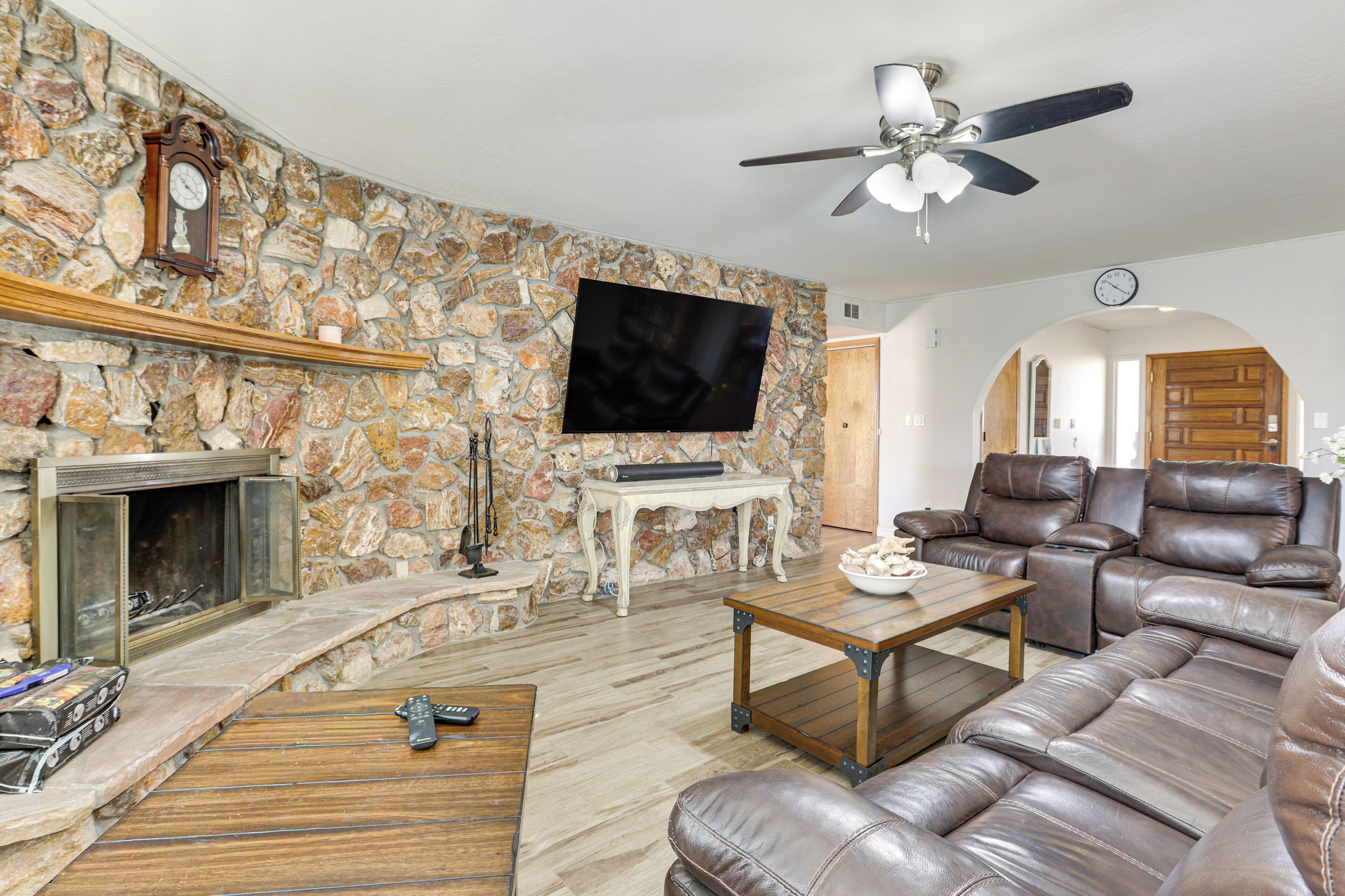 Family-friendly Phoenix Home W/ Spacious Yard - フェニックス, AZ