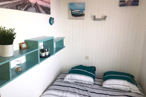Exceptionnel, Maison Les Pieds Dans L'eau - Plage de l'Almanarre