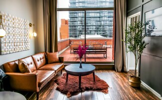 Suite Premier | Cofre com capacidade para portátil, ferro/tábua de engomar 