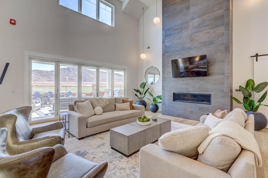 New | Family Reunions | Corporate Retreats | Private Pool | Sleeps 23 - St. George, UT