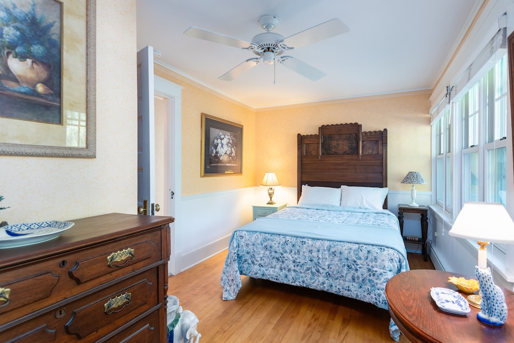 Historic Anderson House In Ephraim - Eagle Harbor View - Sister Bay, WI