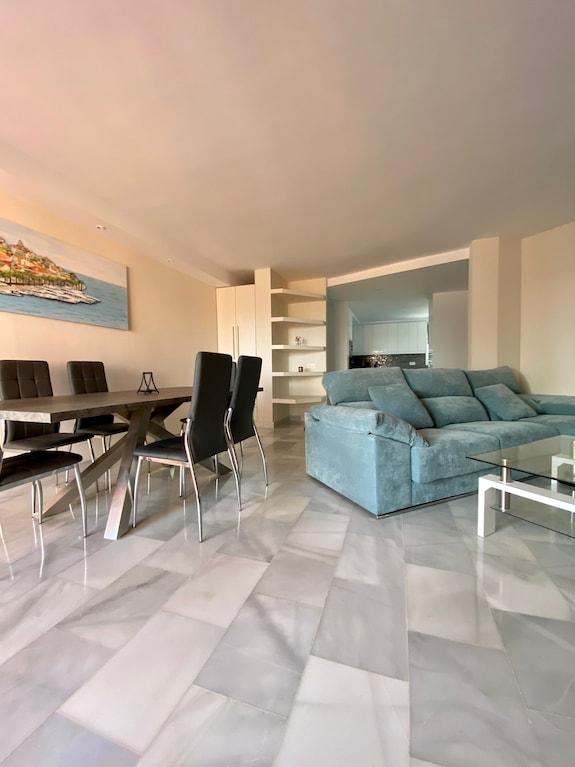 Luxury Three Bedroom Apartment With Pool - Estepona