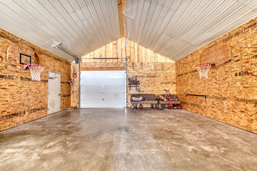 Mountain Retreat With Hot Tub And Fun-filled Shop - Montana