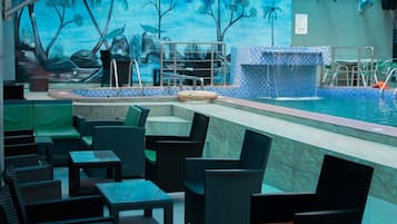4 bares/lounges