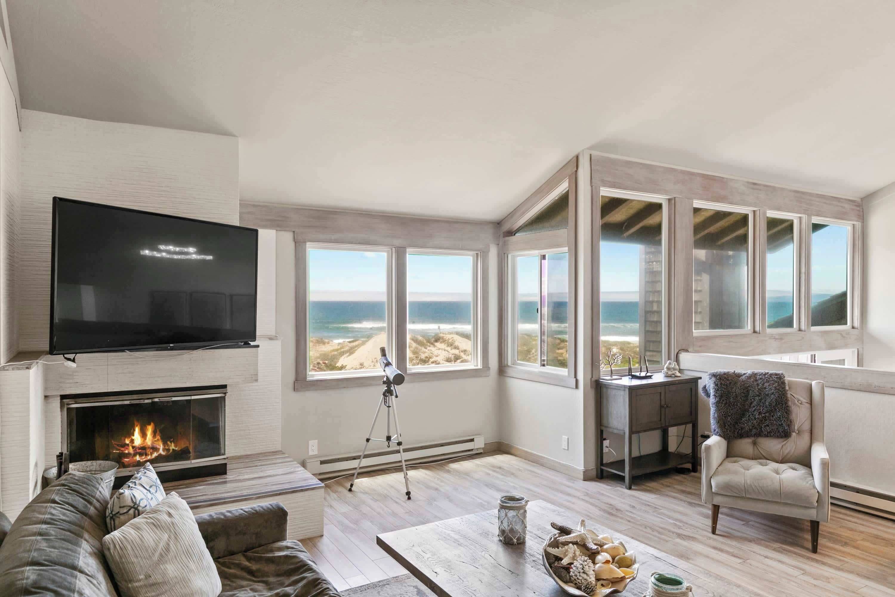 Dunes Beach Haven: Amazing Ocean Front Home - Salinas, CA