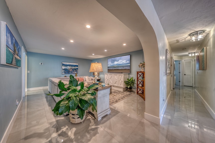 Cape Coral Paradise Waterfront Getaway With Heated Pool - Fort Myers, FL