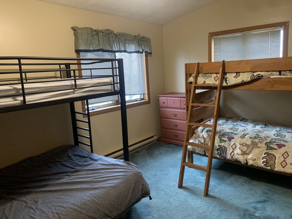 Lakeside Community Escape W/ Amenities Arcade Hiking Rafting Paintball - Jim Thorpe, PA
