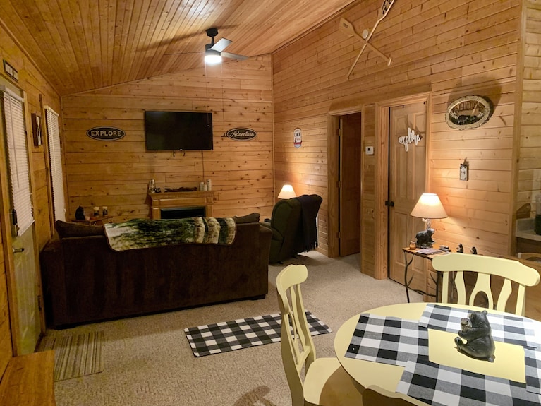 Bear Claw Cove #2 Pet Friendly/hottub/ Bicycles/kayaks - Pipestem Resort State Park, Pipestem