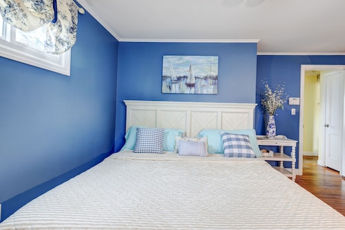Elegant, Charming, Cozy Cape Cod Cottage With Beach Pass To Barnstable Beaches - Barnstable, MA