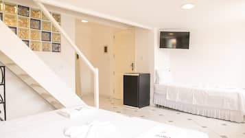 Quarto quádruplo família, vista para a cidade | 1 quarto, Wi-Fi de cortesia