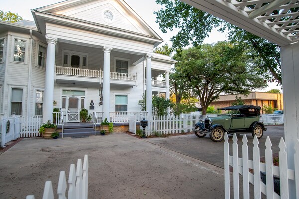 Oaklea Mansion Bed And Breakfast - Texas