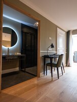 Quarto Superior, terraço | Roupa de alta qualidade, camas de colchão pillowtop, minibar 