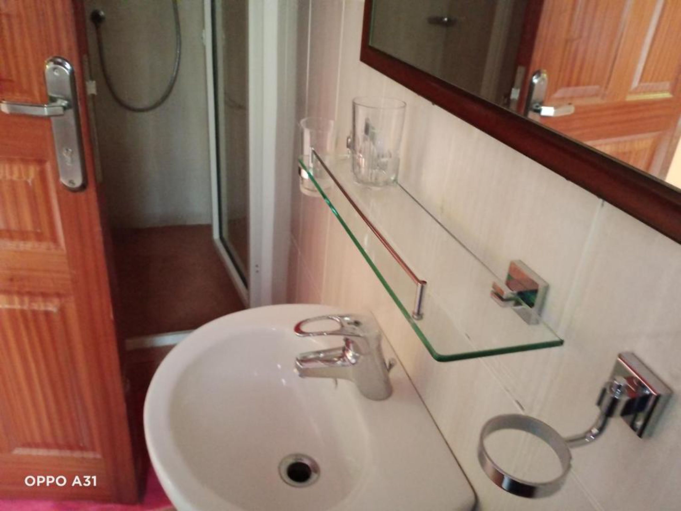 Quarto standard | Banheiro | Chuveiro/banheira combinados, chinelos, toalhas de banho 