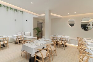 Pequeno-almoço continental diário (15 EUR por pessoa) 