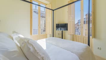 1 quarto, cortinas/cortinados opacos, ferro/tábua de engomar