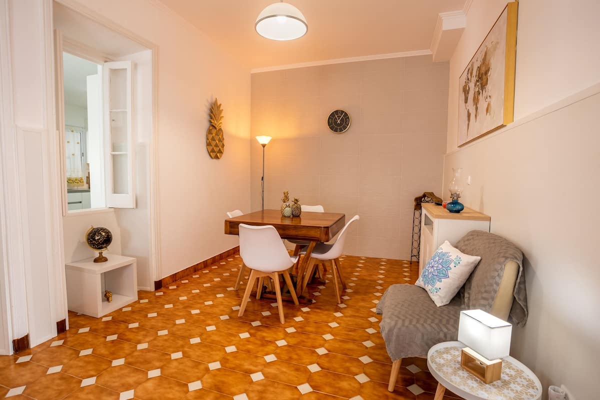 Quarto básico | Área de estar