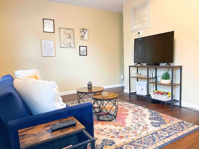 * Cozy 2 Bedroom Home With 2 Tvs * - 데이턴