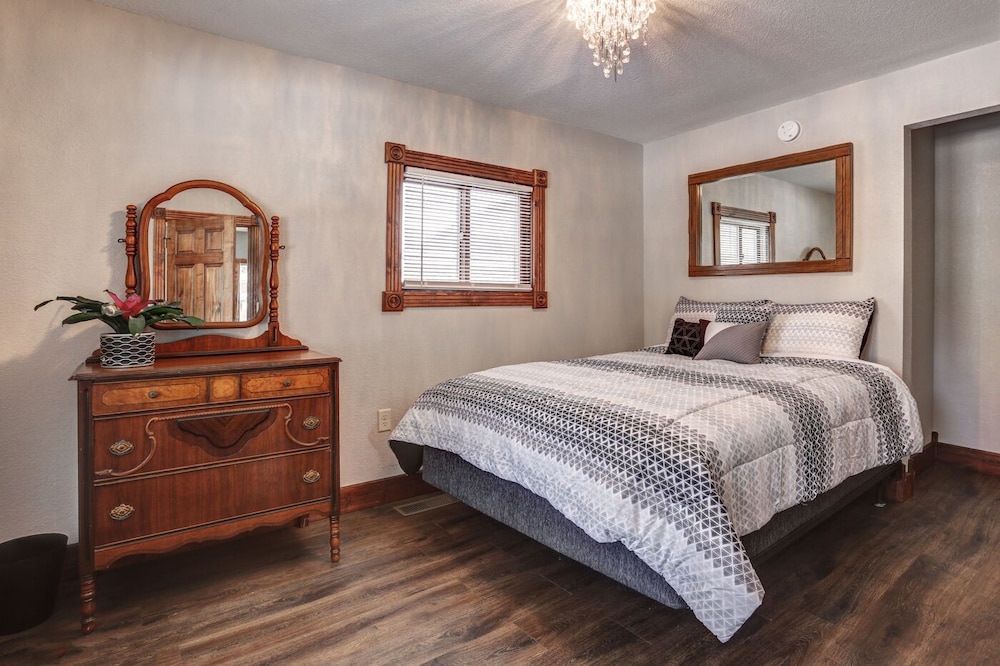 Grandma Goodnight's - Keystone, SD