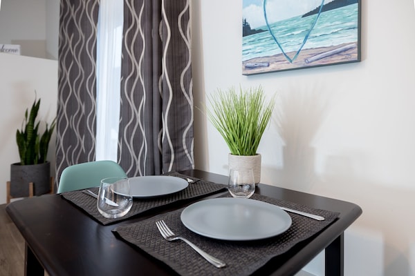 Cumberland Guesthouse ~ Unit D Studio - Courtenay, BC, Canada