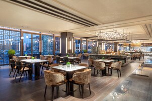 Pequeno-almoço tipo buffet diário (138 CNY por pessoa) 