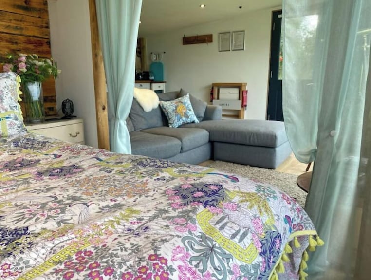 Modern Cabin With Stunning Views & Private Hot Tub - Skye