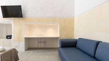 1 quarto, frigobar, cofres nos quartos, escrivaninha