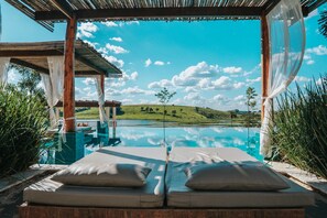 15 piscinas externas