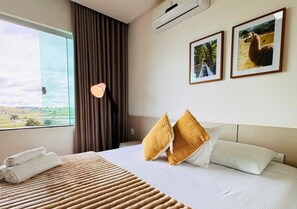 Quarto exclusivo | Frigobar, escrivaninha, cortinas blackout, ferros/tábuas de passar roupa