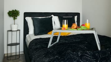 Quarto Quádruplo Design | Cortinas/cortinados opacos, ferro/tábua de engomar, Wi-fi grátis