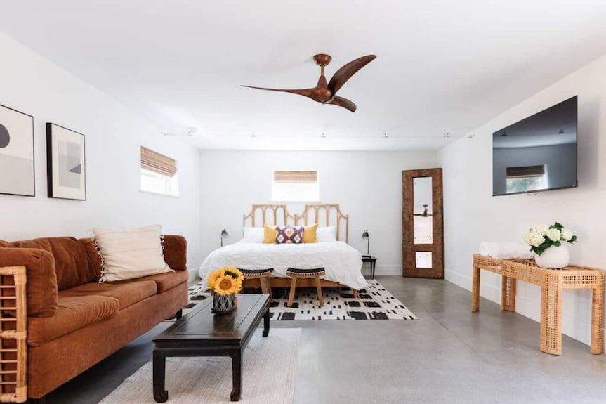 | The Chico Casita | Newly Built Downtown Studio | - Califórnia
