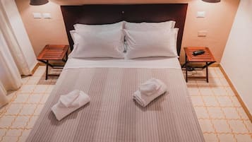 Quarto Económico | Cofre no quarto, secretária, cortinas/cortinados opacos, Wi-fi grátis