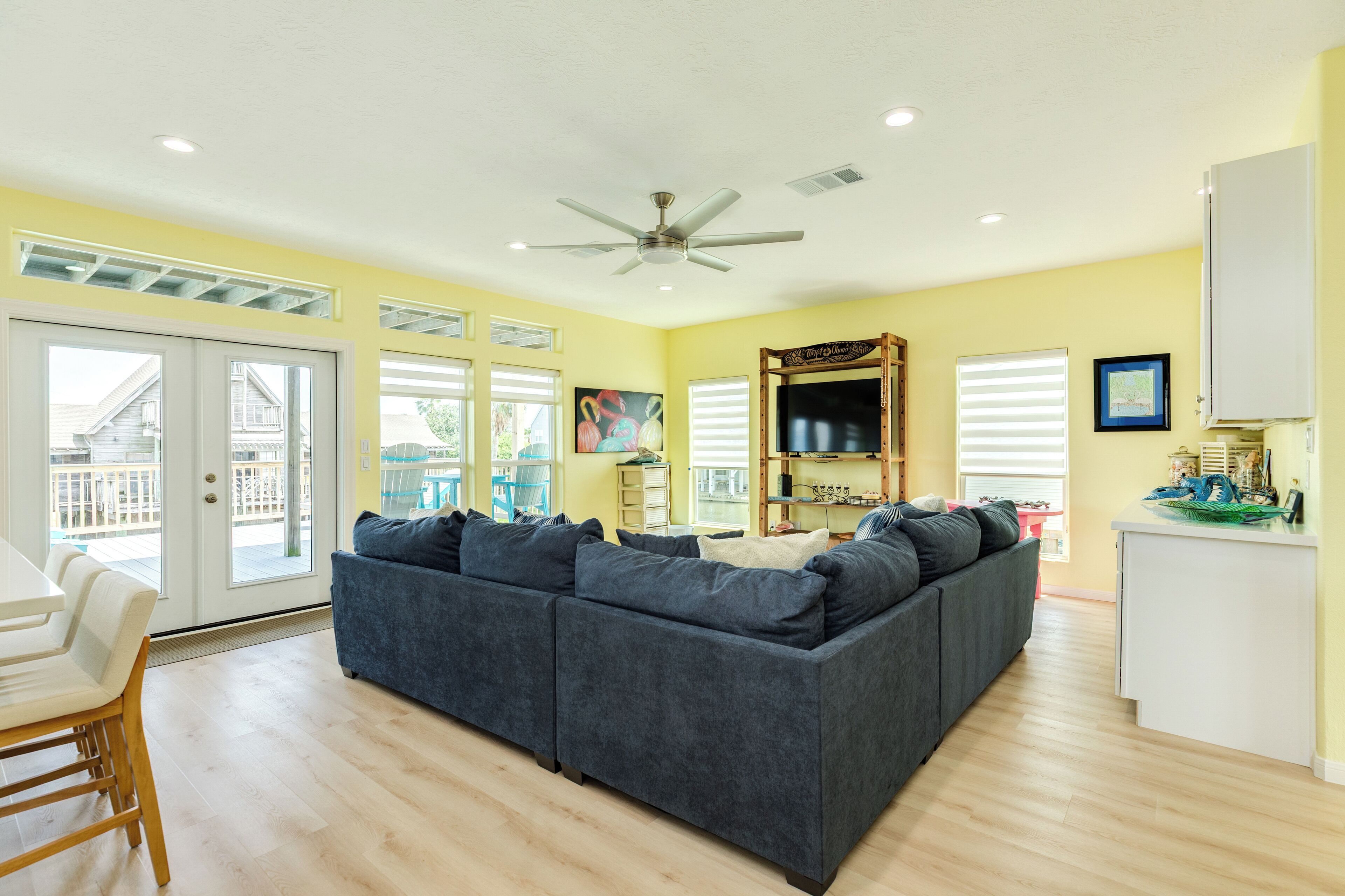 Easy Bay Access! Canal Home W/ 2 Decks, 2 Living Areas, Open Plan - Dog Friendly - Jamaica Beach, TX