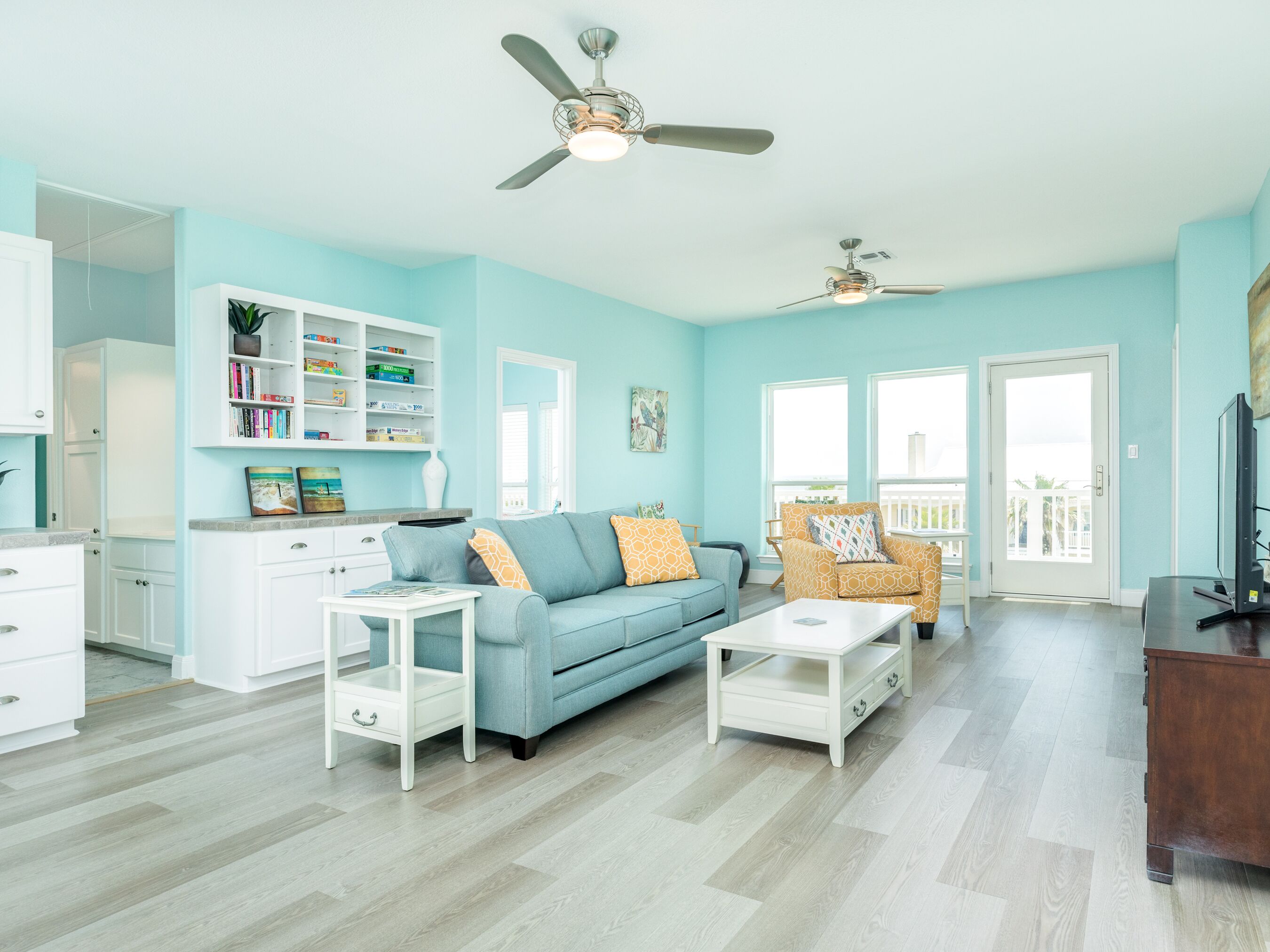 Updated 2nd Row Home W\/ 3 Decks, 2 Living Areas & Pointe West Resort Amenities - Galveston, TX