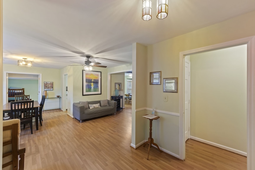 Private Home Near Beaches And Downtown Charleston! Pet Friendly! Sleeps 10 - Charleston, SC