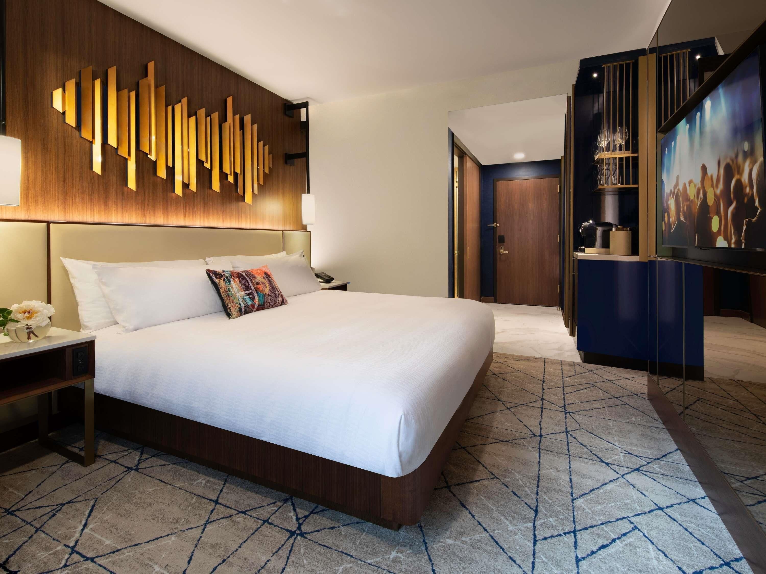 Quarto clássico, 1 cama King | Roupas de cama premium, frigobar, cofres nos quartos, escrivaninha