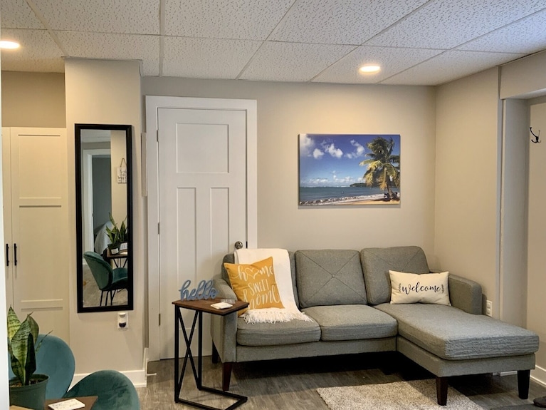 Charming 2 Bedroom Apt. Close To Valparaiso University Short-term Stays - Indiana (State)