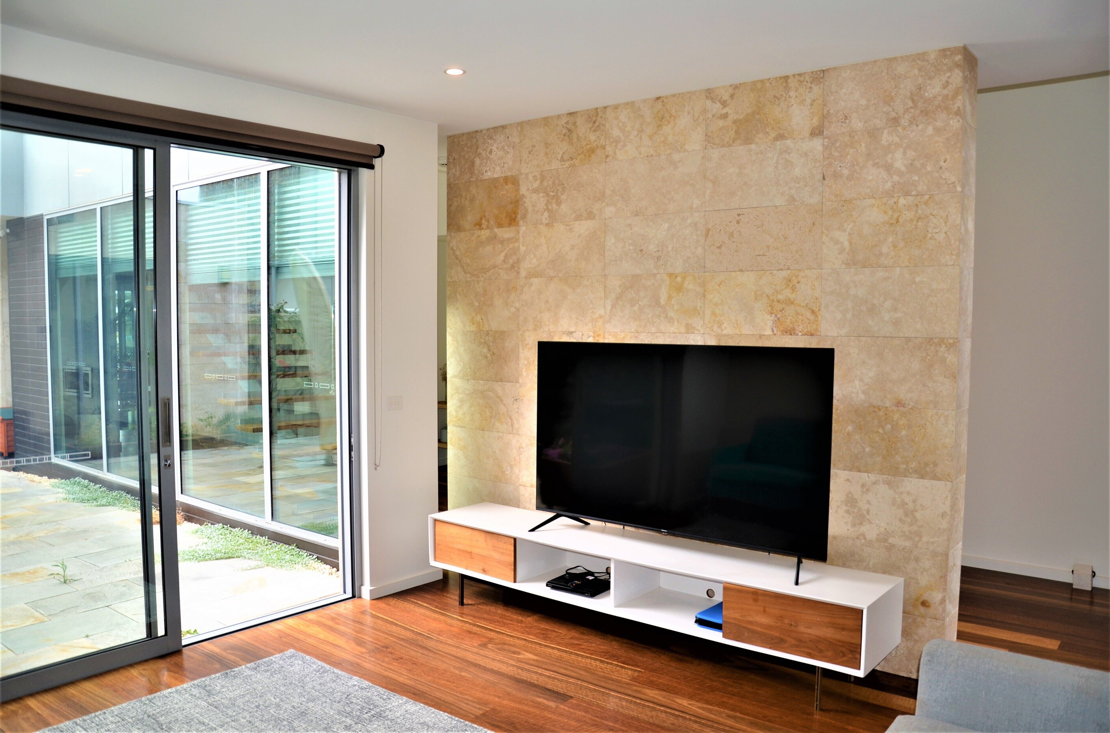 Resort Style Waterfront Living - Waterfront Swimming Pool And Private Jetty. - Melbourne