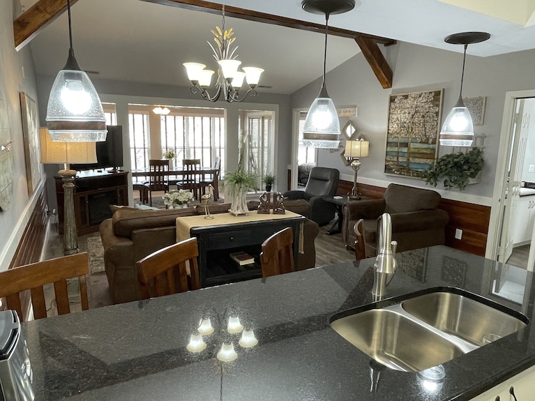 Higgins Hole In One Hideaway~great Location~outdoor Pool~close To Branson Fun - 布蘭森