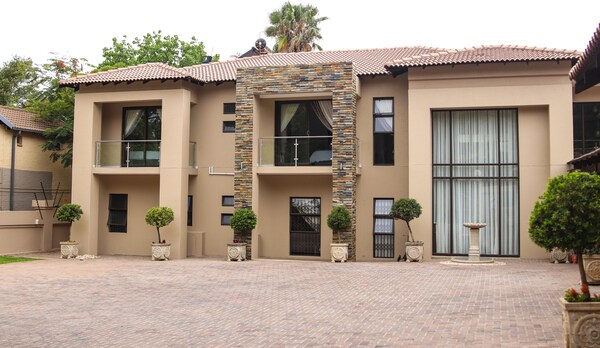 Letsatsing Lodge - Rustenburg