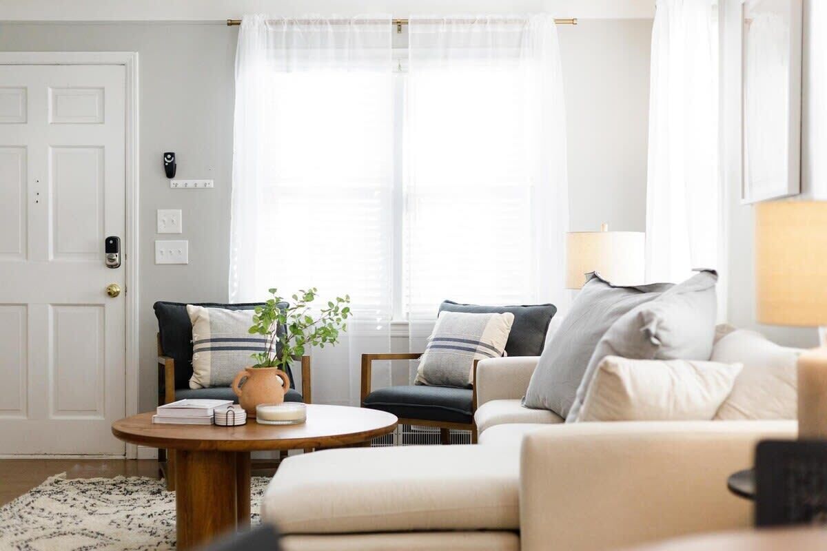 Bright, Beautiful & Cozy 4br/2ba Plymouth Getaway! - Farmington Hills, MI