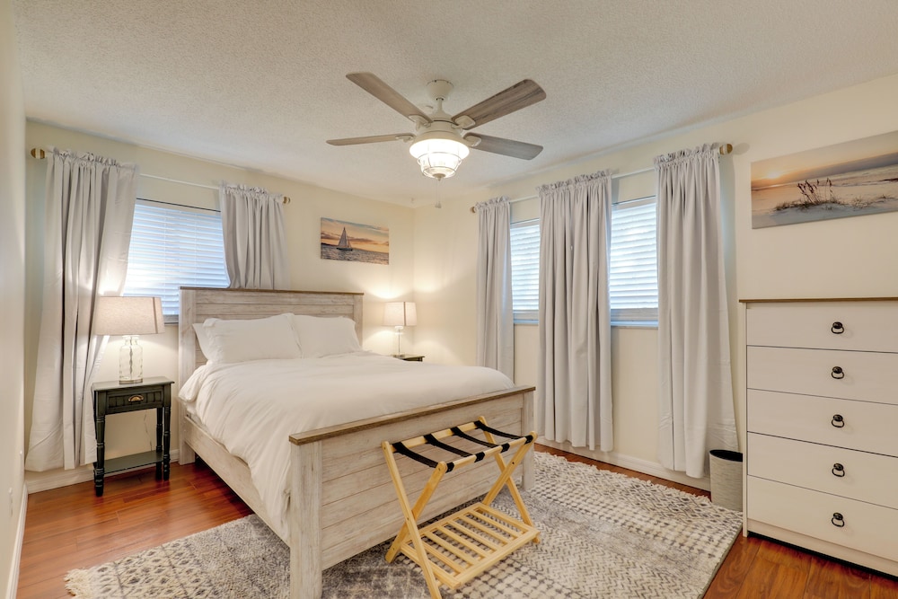 Calming Getaway: 9 Mi To Clearwater Beach! - Clearwater, FL